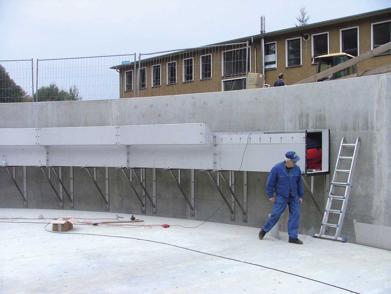 Fitting of a stainless steel overflow channel with baffle. - Steinhardt ...